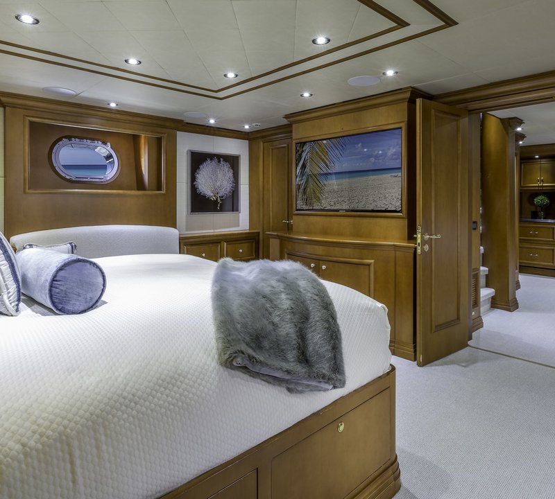 Yacht M3, Intermarine | CHARTERWORLD Luxury Superyacht Charters
